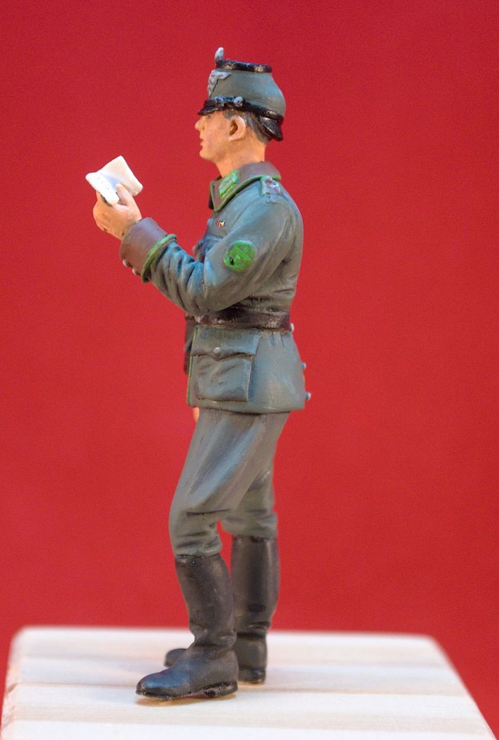 Papers, Bitte! | planetFigure | Miniatures