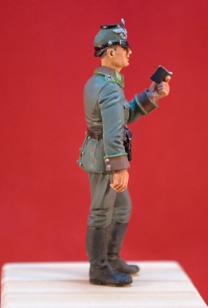 Papers, Bitte! | planetFigure | Miniatures