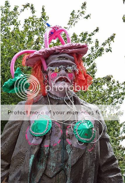 Lenin in drag | Iain's Blog